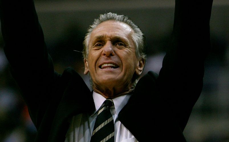 Lakers, una statua per la leggenda Pat Riley che si emoziona - IL VIDEO ...
