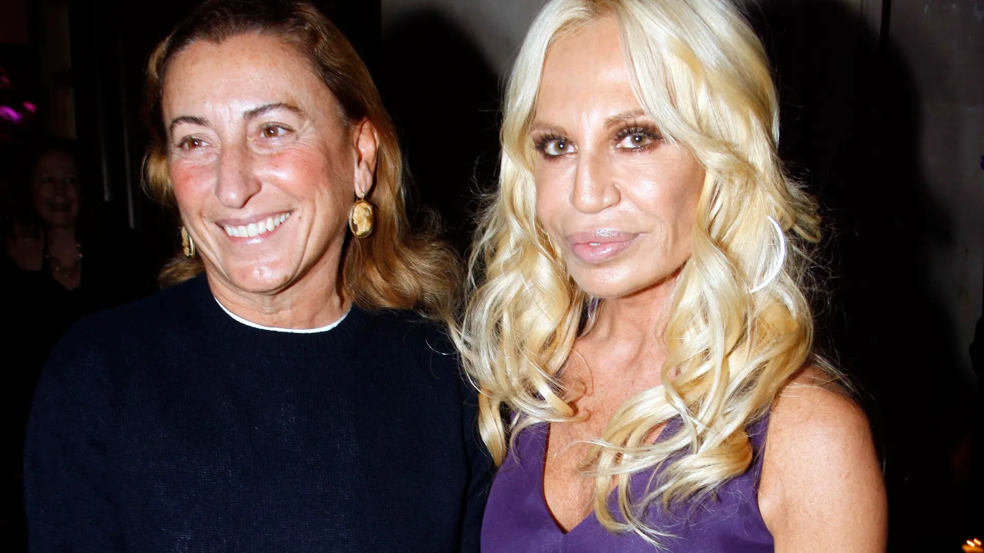 Prada compra Versace. Il marchio torna a essere italiano. Operazione da ...