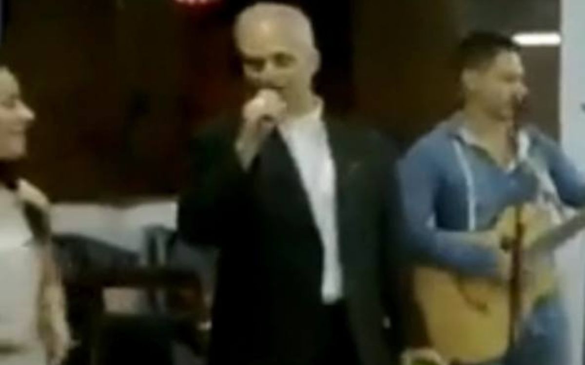 Robert Francis Prevost (Papa Leone XIV) canta “Feliz Navidad” in Perù ...